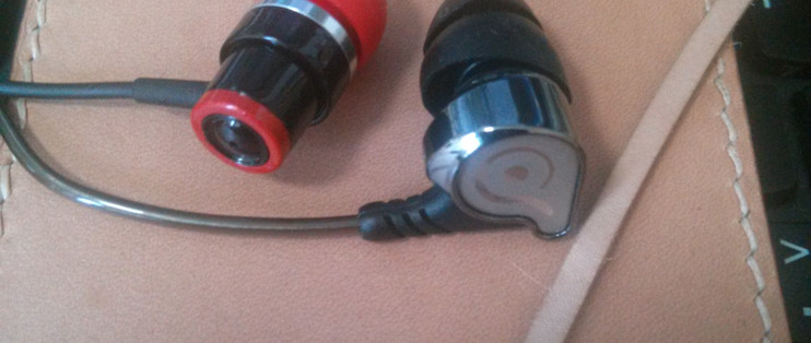 入门耳塞：僵尸 PR3002 和 围城 KC05，顺便晒晒纯手工DX90皮套_耳塞式耳机_什么值得买