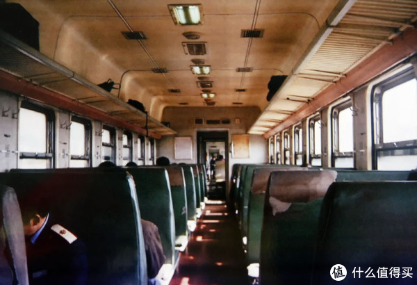 为了那暂未远去的记忆：中国铁路非空调硬座客车模型 篇一：YZ25B 25B型硬座车_开箱晒物_什么值得买