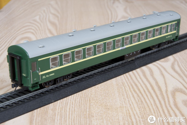 为了那暂未远去的记忆：中国铁路非空调硬座客车模型 篇一：YZ25B 25B型硬座车__什么值得买