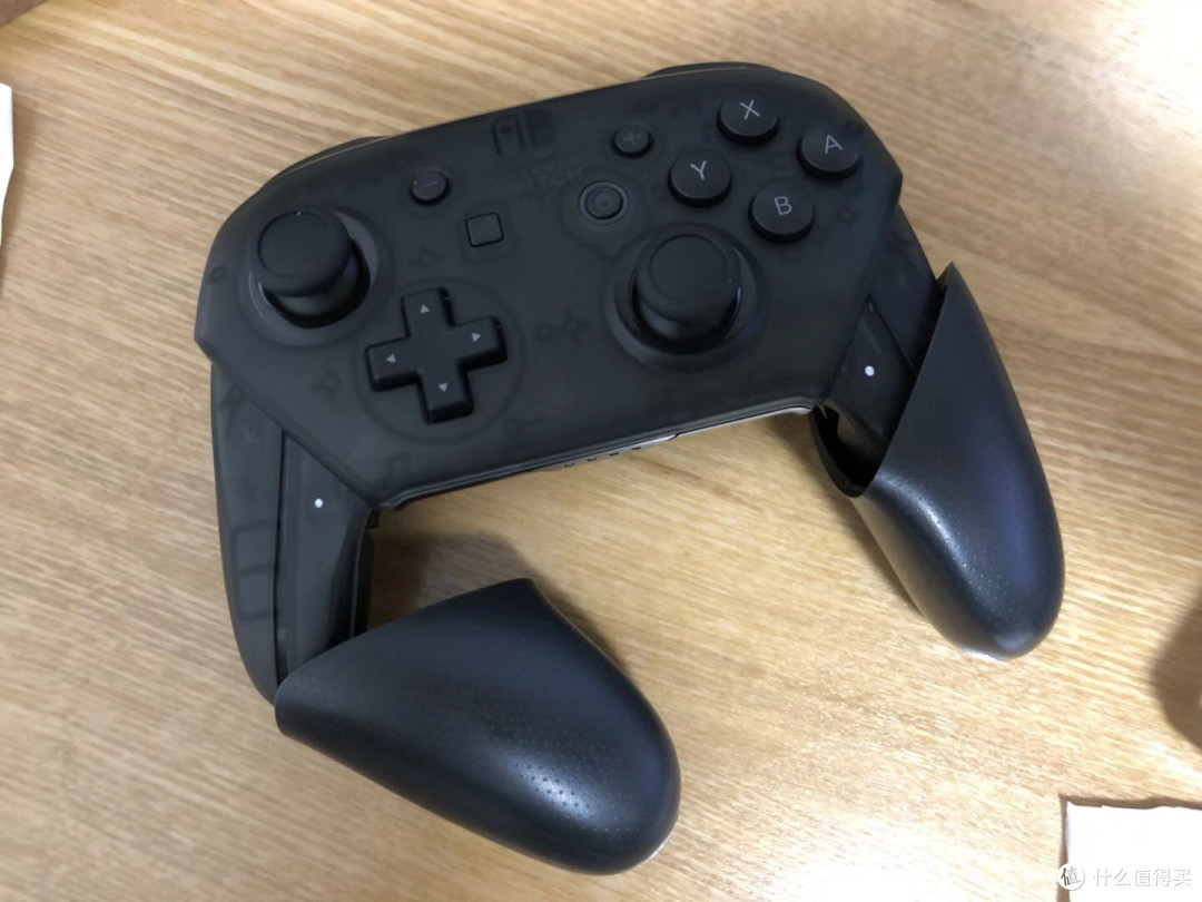NINTENDO 任天堂 Switch Pro手柄频繁掉线？塞纸巾大法了解一下！_游戏手柄_什么值得买