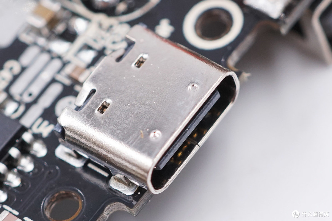 拆解报告：aigo 20000mAh 18W PD双向快充移动电源F20000PD_移动电源_什么值得买