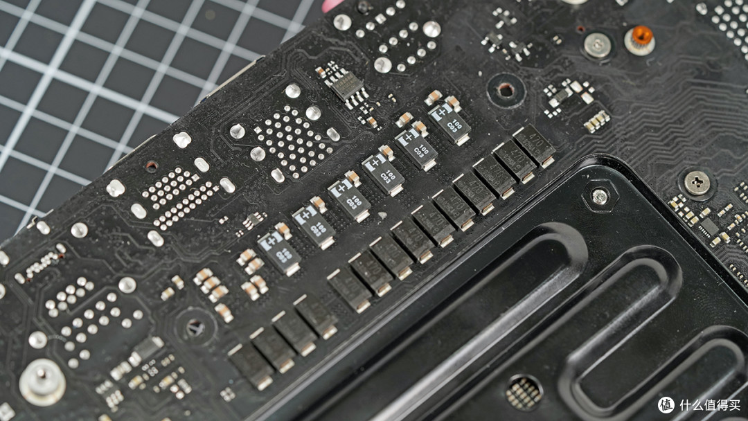 卧式3A ITX主机装机：RTX3070+10个硬盘位，兼顾高性能与大存储_机箱_什么值得买