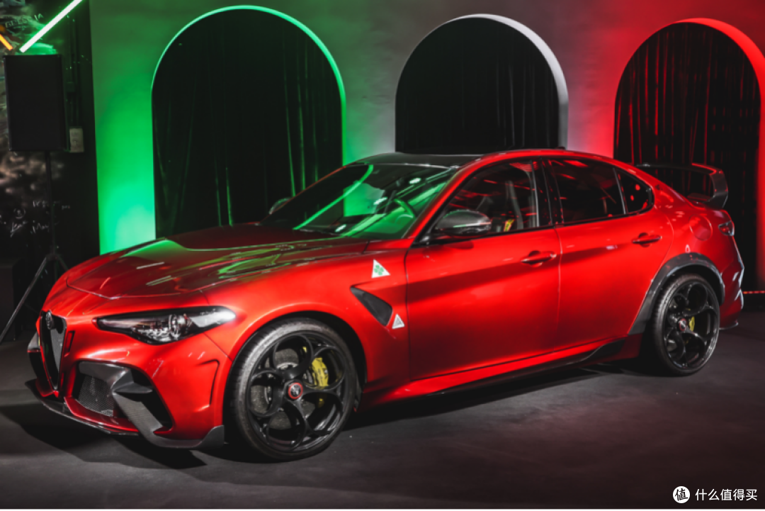 158万的Giulia究极体 实拍Giulia GTAm_汽车整车_什么值得买