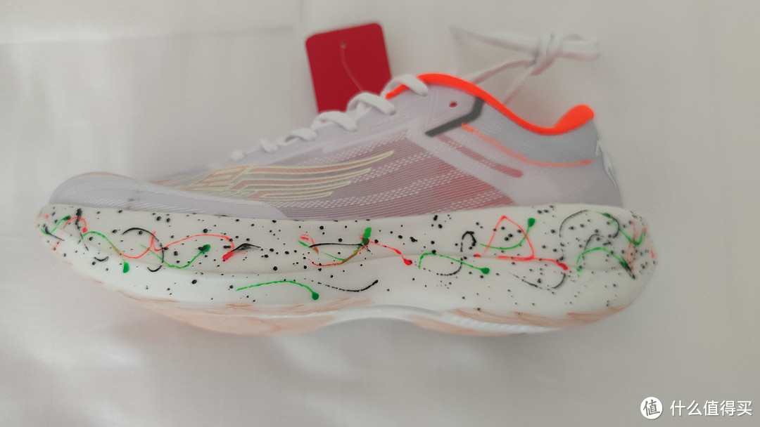 618最值得入手的国产碳板跑鞋-流萤配色乔丹飞影PB2.0体验_跑鞋_什么值得买