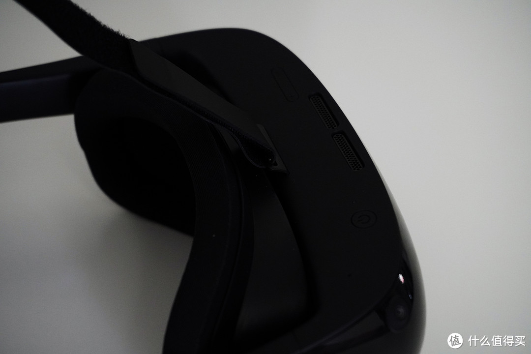 内行评测：VR 一体机“新玩家”？全新 Pancake 成像技术的 YVR 2 一体机 _VR设备_什么值得买