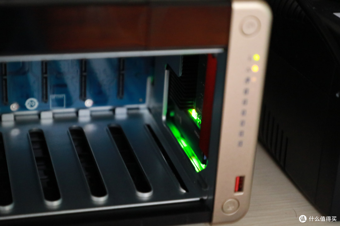 2022魔都40℃购物节之二——开箱威联通TS-664六盘位NAS——原生NVME_NAS存储_什么值得买