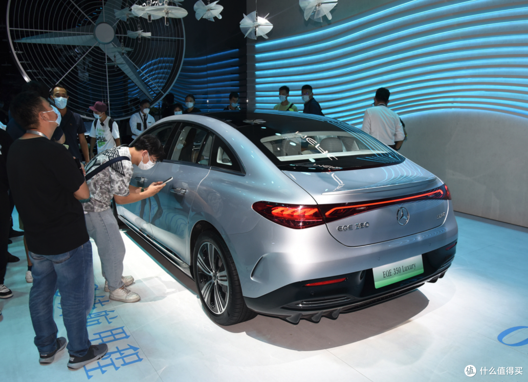 50多万的大玩具，奔驰EQE亮相成都车展，网友，好是挺好，谁买？_汽车整车_什么值得买