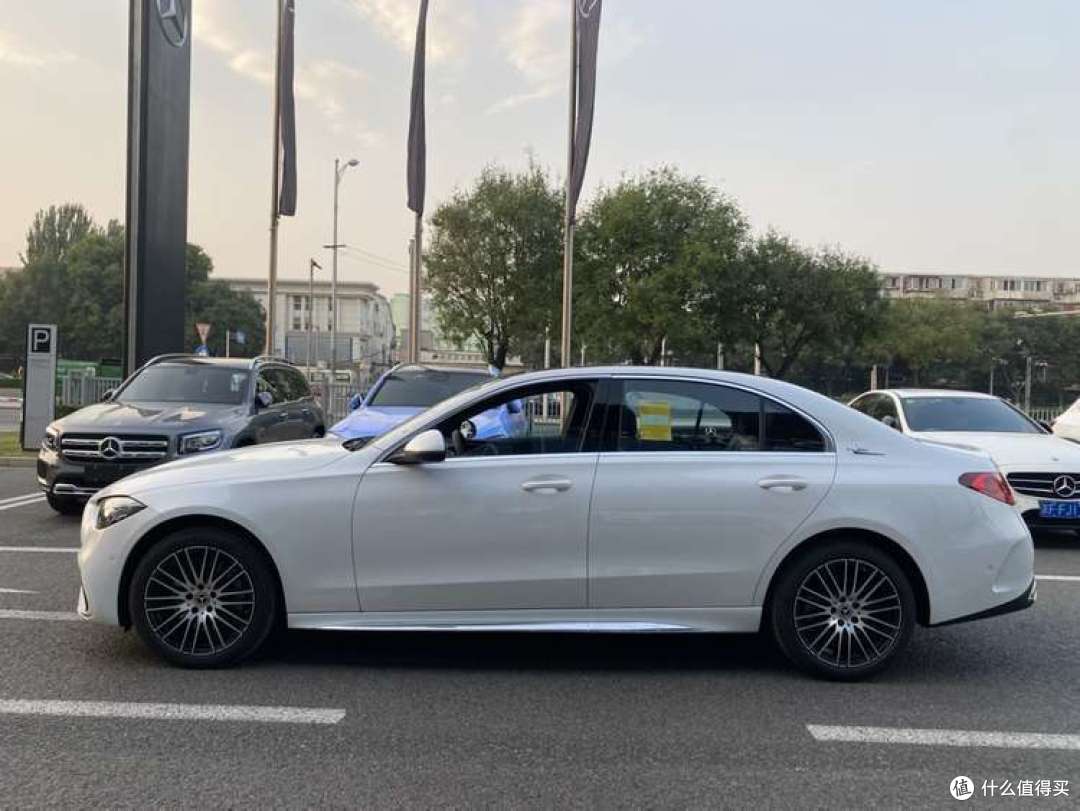 我不是冤种，抄底22款奔驰C260L，30岁前的第一辆车，颜值与性能并存的理智选择_汽车整车_什么值得买