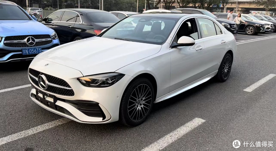 我不是冤种，抄底22款奔驰C260L，30岁前的第一辆车，颜值与性能并存的理智选择_汽车整车_什么值得买