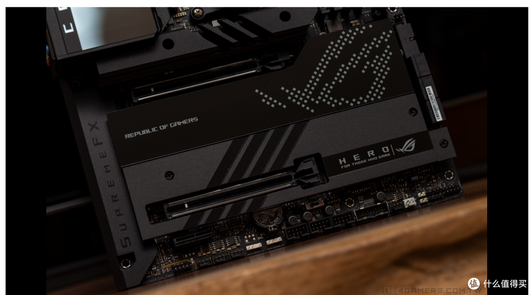 华硕 ROG Crosshair X670E Hero 主板评测：尊爵不凡、支持 AI 超频的旗舰 AM5 平台_主板_什么值得买