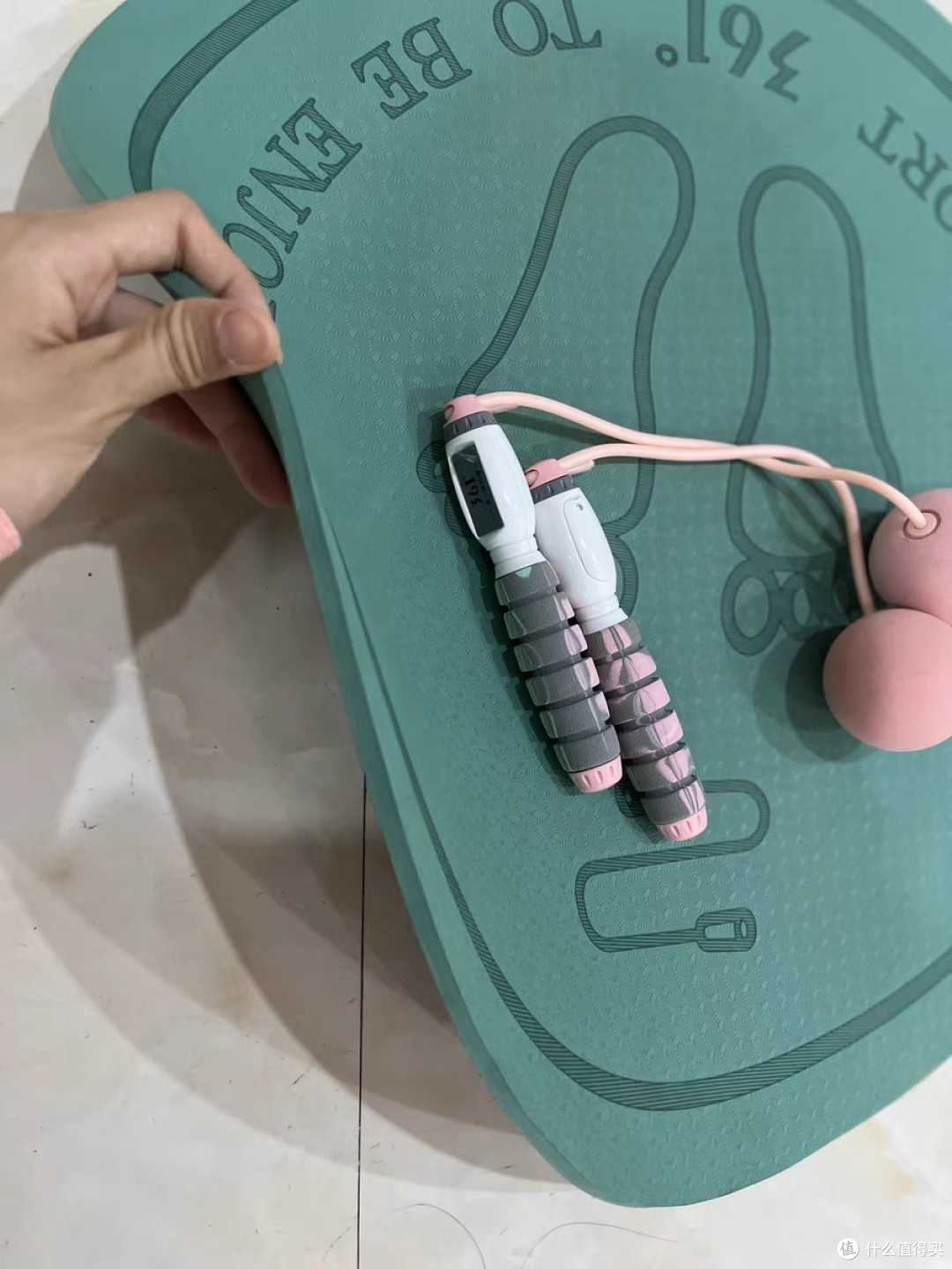 这款瑜伽垫很有质感，跳绳垫可以减轻震动_瑜伽垫_什么值得买