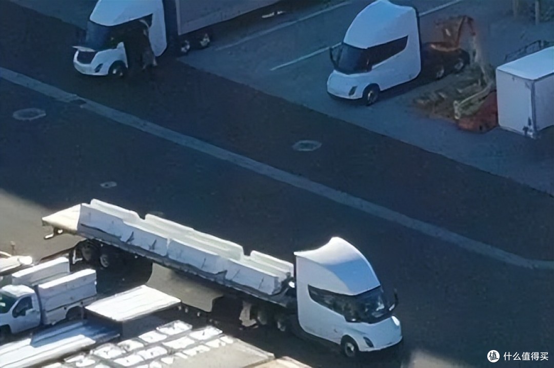特斯拉 Semi 交付：它是野兽，它像 Model 3一样好开 汽车整车 什么值得买