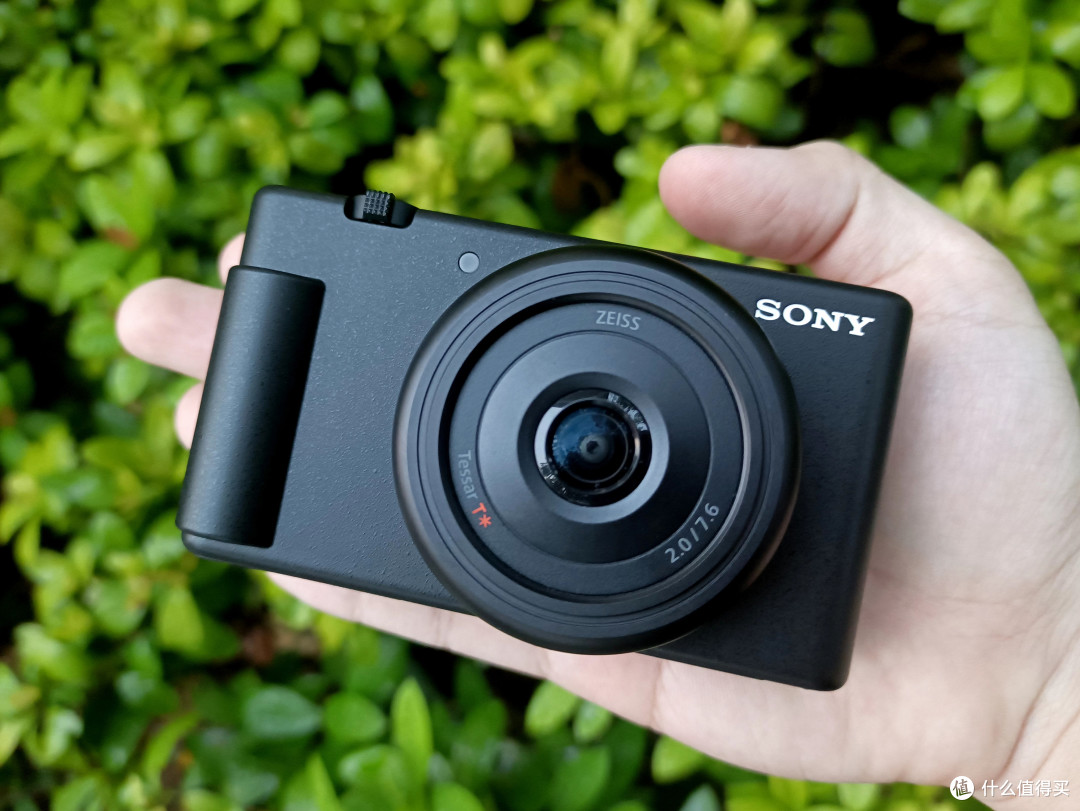 新入门级vlog神器？索尼ZV-1F上手体验_无反相机_什么值得买