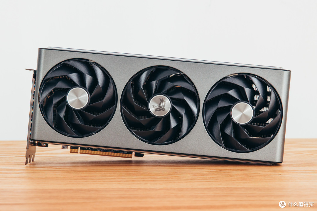 错位竞争，全方位领先上一代旗舰，蓝宝石7900XT/XTX 超白金首发评测_显卡_什么值得买
