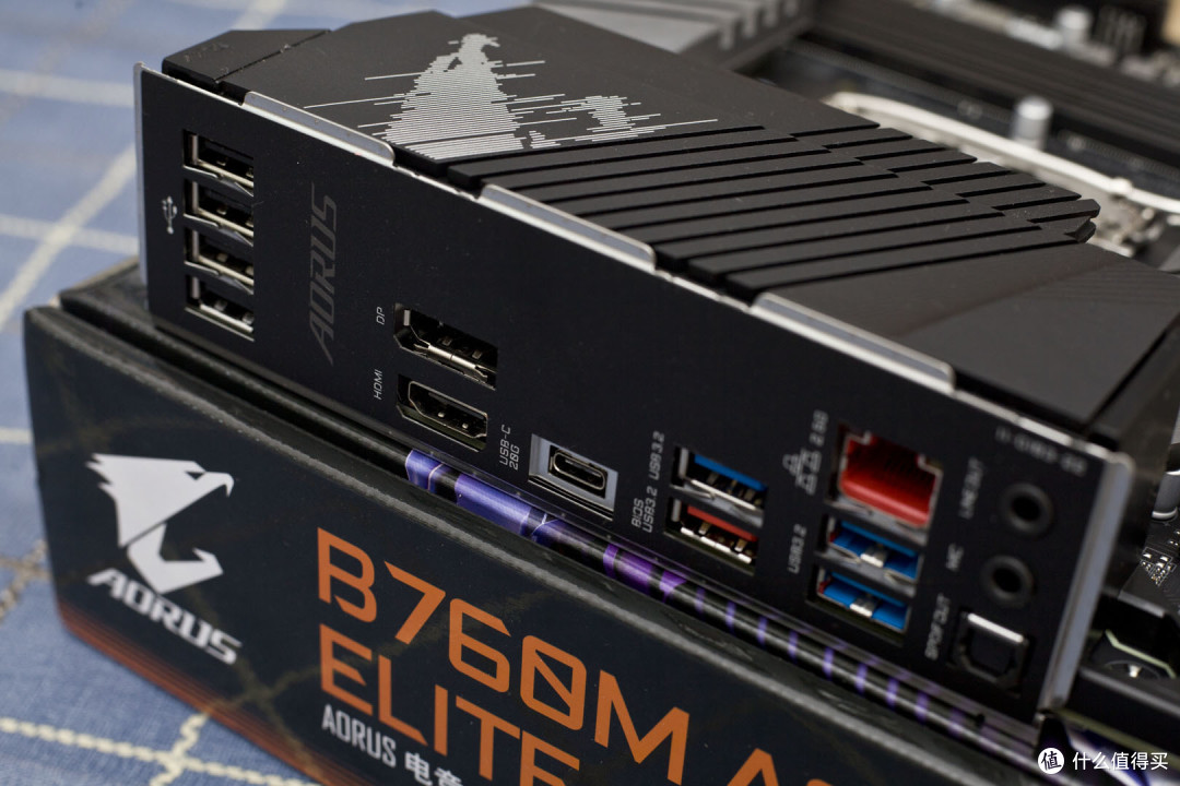 【老黄搞机篇一百七十六】技嘉小雕B760M AORUS ELITE主板开箱评测，做工用料强悍出众_主板_什么值得买