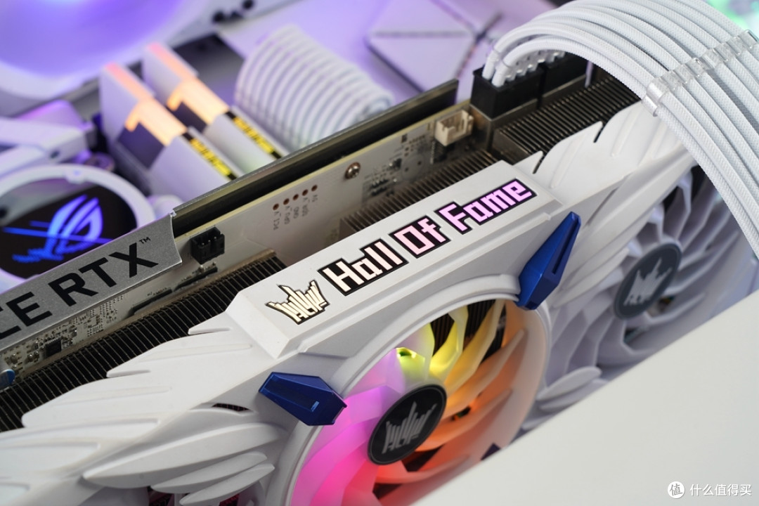 海盗船5000X机箱＋ROG Z690吹雪主板打造的白色风格主机_电脑配件_什么值得买