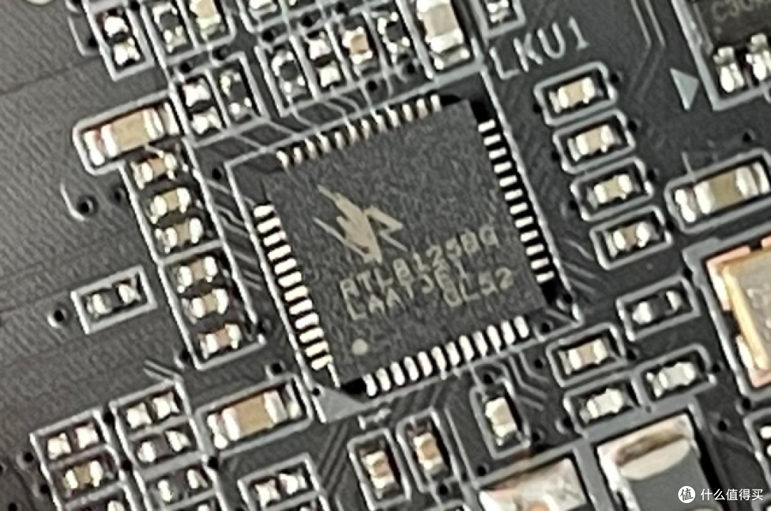 技嘉小雕B760M主板拆解：做工用料，供电扩展，同级标杆？_电脑配件_什么值得买