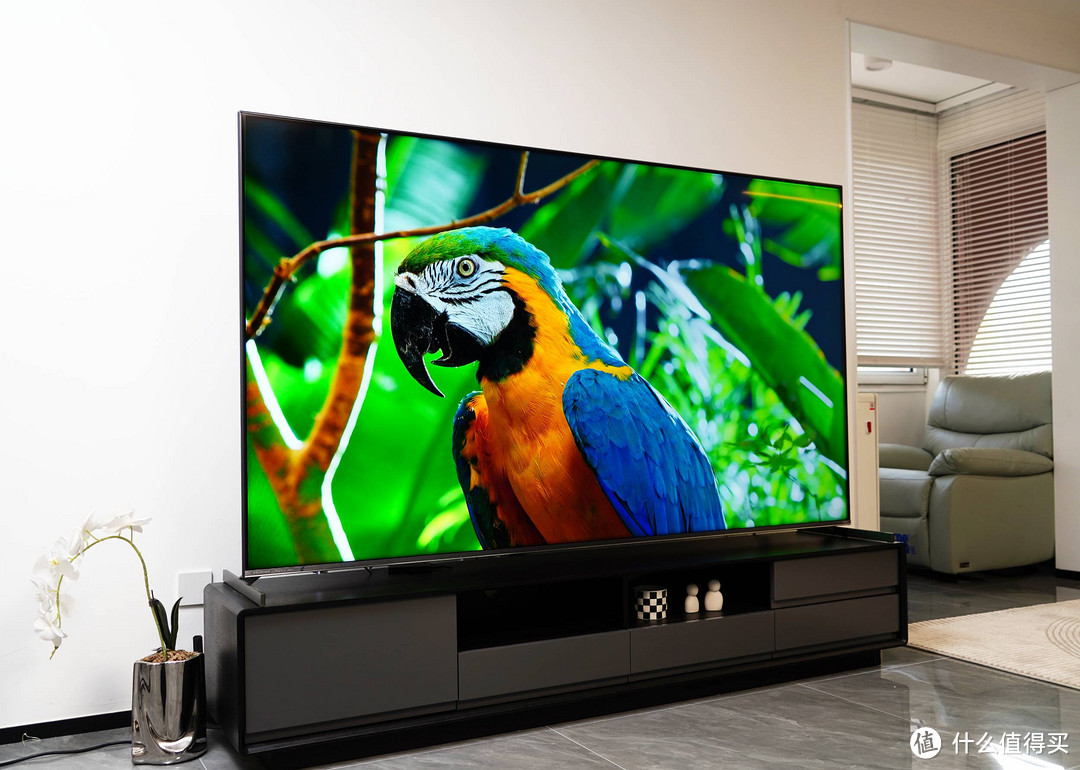 《到站秀》海信电视85E8K真机体验 年度更值得入手的大屏_液晶电视_什么值得买