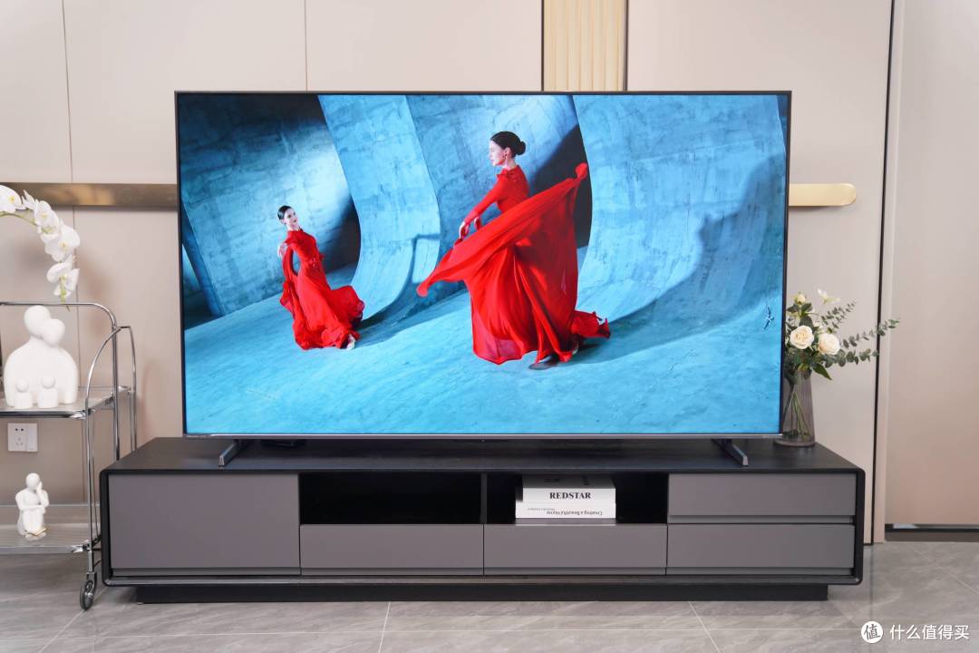 《到站秀》海信ULED电视75E5K体验评测：越级高端音画享受_液晶电视_什么值得买