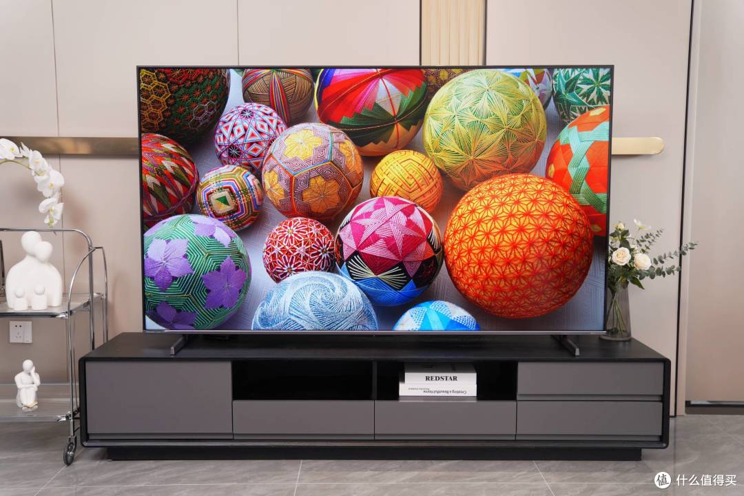 《到站秀》海信ULED电视75E5K体验评测：越级高端音画享受_液晶电视_什么值得买