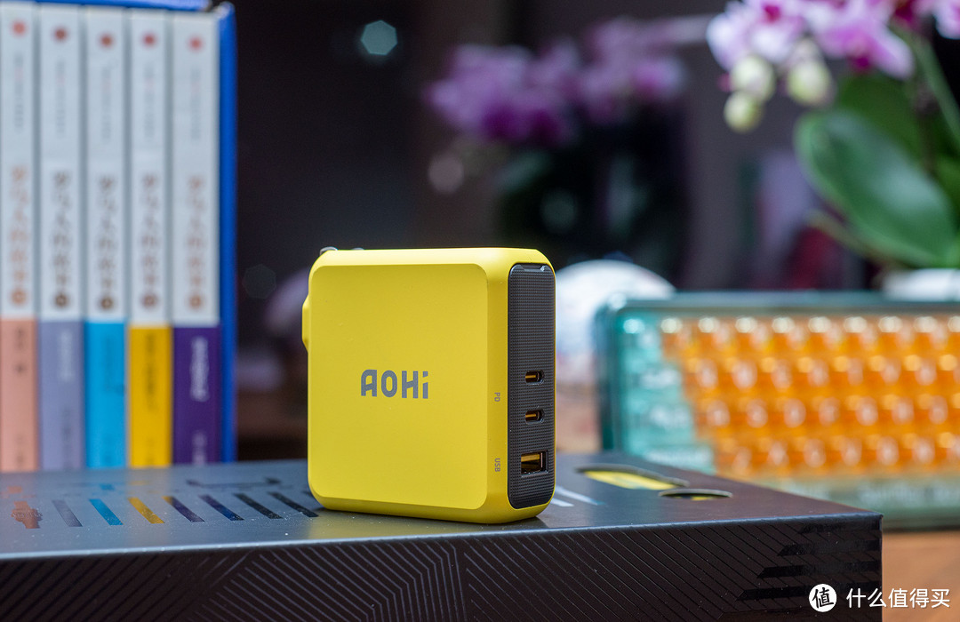 体积更小、输出更强，支持 UFCS 快充协议｜Aohi 140W 氮化镓充电器_充电器_什么值得买