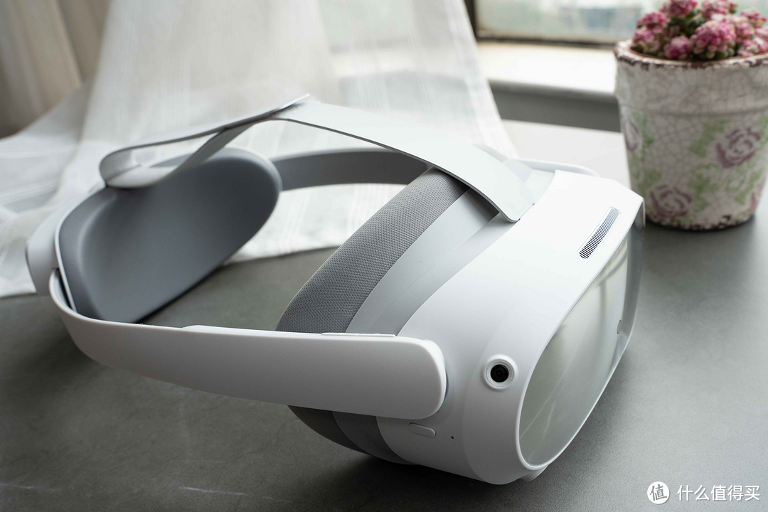 PICO 4 Pro VR 一体机 眼动&面部追踪带来沉浸式新体验_VR设备_什么值得买