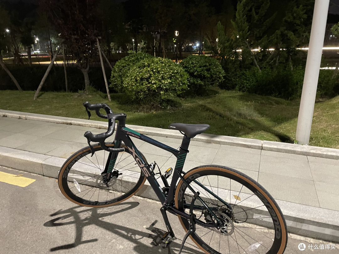 试骑朋友的喜德盛AD300，狂飙至36.27，打破个人骑行最快速度！——记美好的春日夜晚骑行_公路车_什么值得买