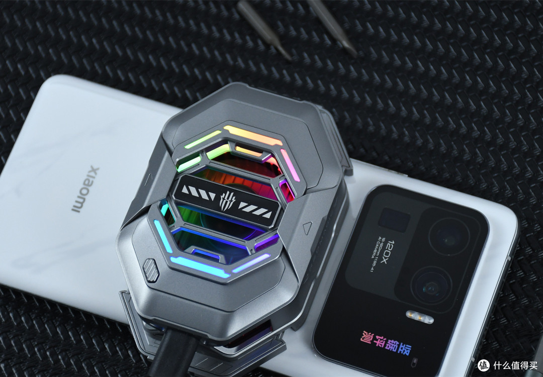 可以结冰？红魔手机散热器4Pro体验：27W大功率，RGB炫彩灯效设计_数码配件_什么值得买