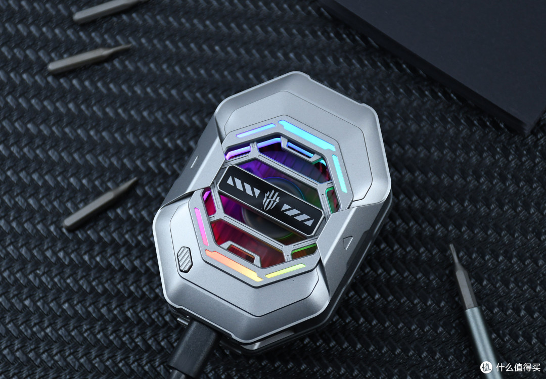 可以结冰？红魔手机散热器4Pro体验：27W大功率，RGB炫彩灯效设计_数码配件_什么值得买