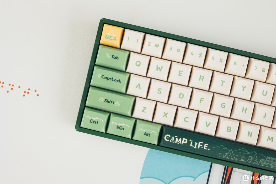 颜值桌搭必备，三模热拔插加持，IQUNIX F65露营&ZX75日落遐想机械键盘上手_键盘_什么值得买