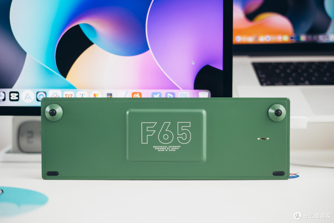 颜值桌搭必备，三模热拔插加持，IQUNIX F65露营&ZX75日落遐想机械键盘上手_键盘_什么值得买