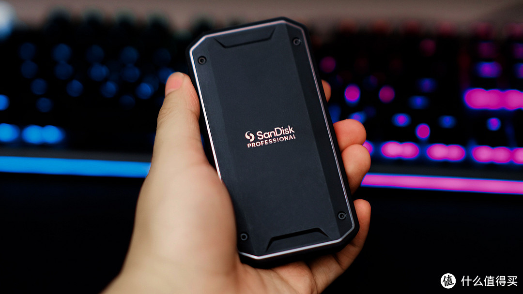 水浸、跌落、碾压！闪迪大师 PRO-G40 移动固态硬盘 极限挑战_移动硬盘_什么值得买