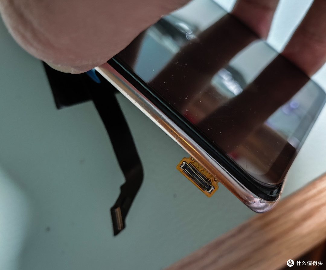 身为值友能省则省篇三：刚换完电池的红米K20P在新疆摔坏了内屏，只能继续自己动手更换屏幕总成_安卓手机_什么值得买