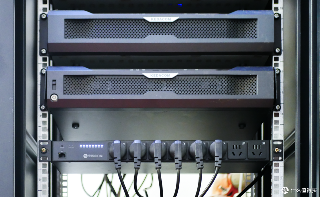 远程操控+安全防护一体化！智慧机房必备——向日葵智能PDU P8实测_其他网络设备_什么值得买