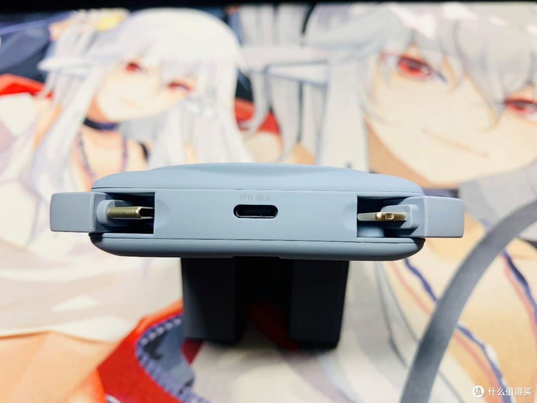 轻薄便携、自带双线的sanag塞那K60磁吸充电宝，还能当手机支架！_手机支架_什么值得买