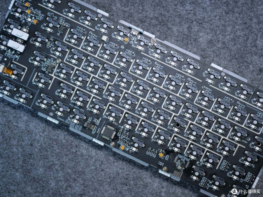 不要太卷！满配三模键盘只要199，黑爵AK820 Pro详解_键盘_什么值得买