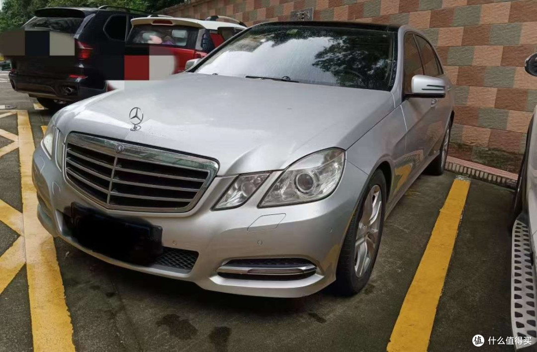 以下是关于奔驰E300L中控仪表台设计的一些主要特点_轿车_什么值得买