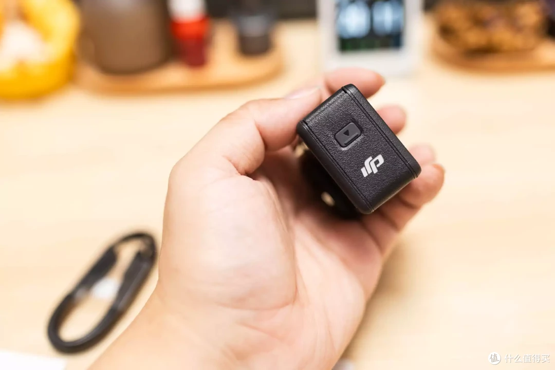 能上天下海的随身摄影好伴侣，超强防抖，自带240升格，10bitDlog优秀画质，大疆Action4给你想要的__什么值得买