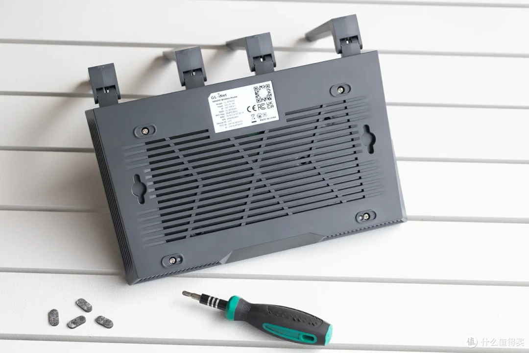 双2.5G+开源OpenWRT，这台AX6000路由器有亿点不同！GL-MT6000上手体验，软路由+硬路由的完美结合体！_路由器_什么值得买
