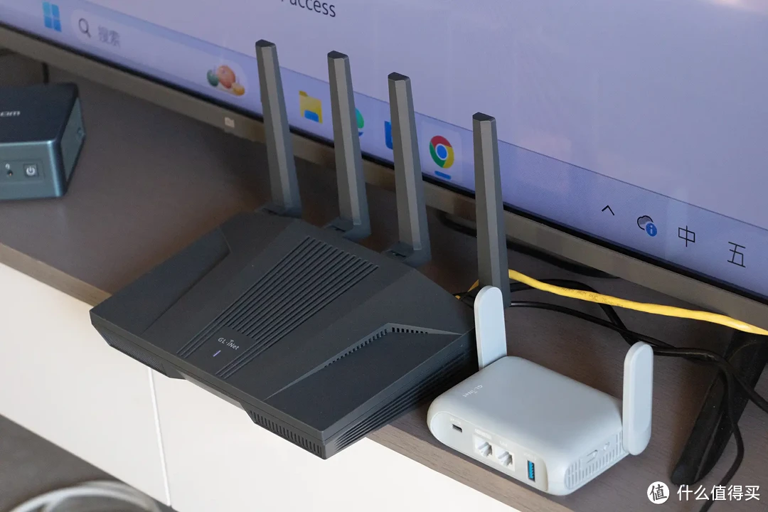 双2.5G+开源OpenWRT，这台AX6000路由器有亿点不同！GL-MT6000上手体验，软路由+硬路由的完美结合体！_路由器_什么值得买