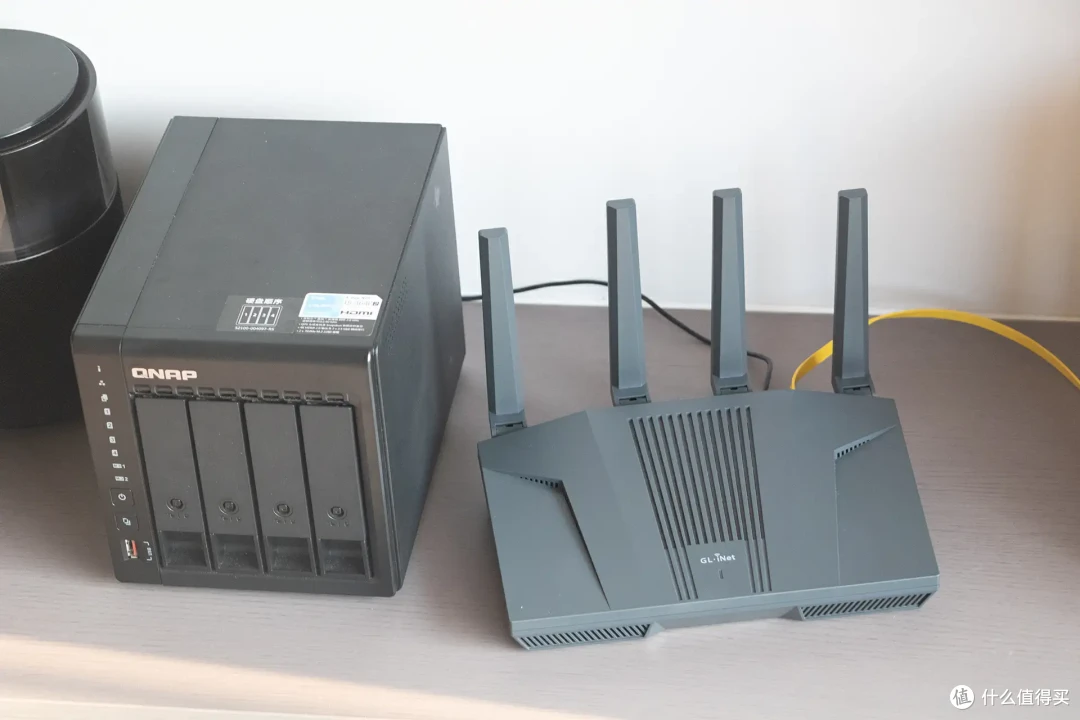 双2.5G+开源OpenWRT，这台AX6000路由器有亿点不同！GL-MT6000上手体验，软路由+硬路由的完美结合体！_路由器_什么值得买