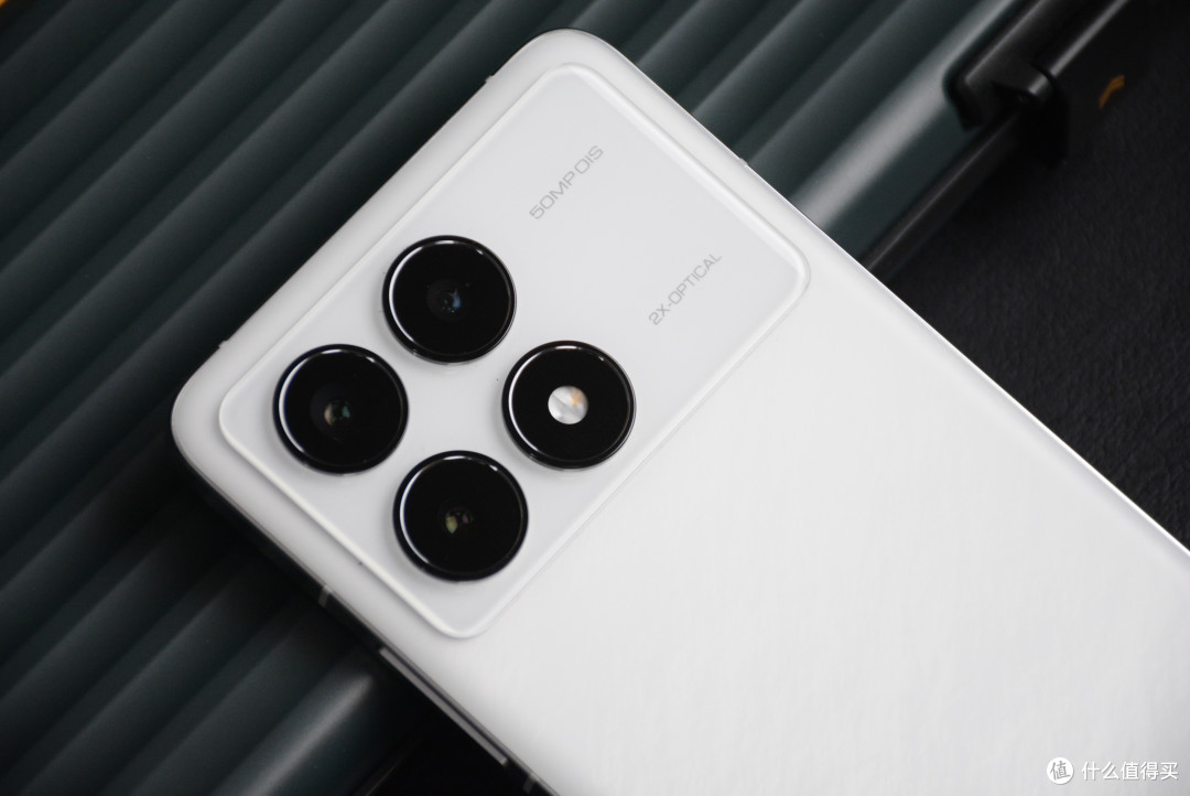 红米K70Pro快速上手：两个缺点，但是依然是有史以来最精致的红米手机_手机_什么值得买