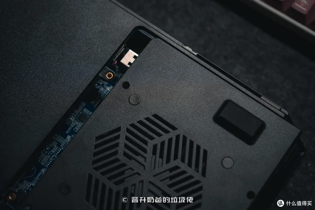 6个M.2 SSD盘位的NAS，兼顾高速与静音，华硕FS6706T_NAS存储_什么值得买