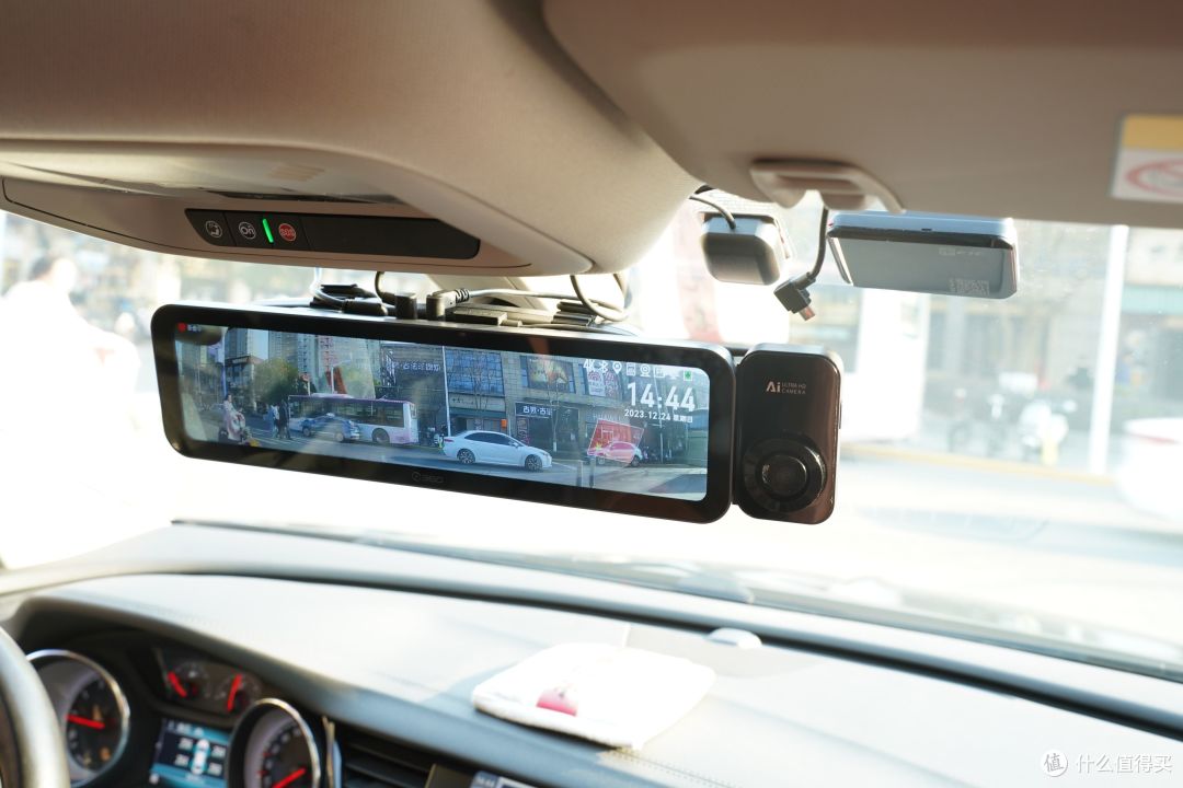 4K超清，智能三摄，10英寸巨屏——360 M600行车记录仪，驾驶必备神器！_行车记录仪_什么值得买