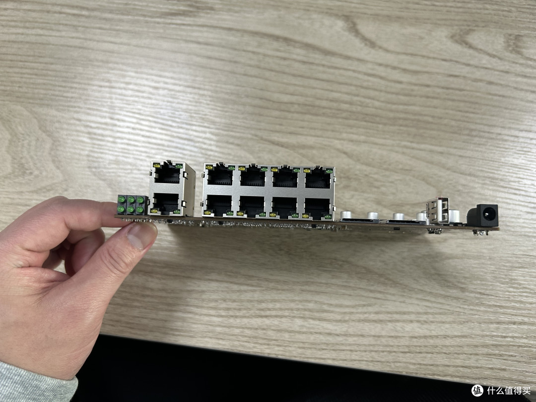 MT7981方案2+8口千兆5G4G路由器，高性能ARM架构1.3GHz主频内置M2和PCIE接口_路由器_什么值得买