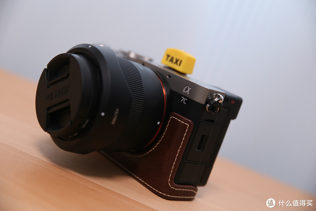 复古范就该这么玩，索尼A7C2超实用配件分享__什么值得买