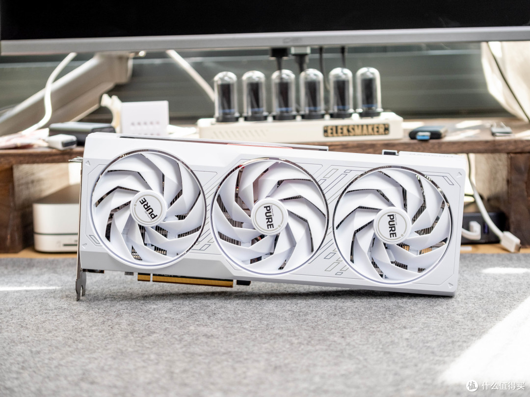 纯白诱惑，独属于性价比党的白色海景房配置推荐！四千价位左右7700XT值得买么？_显卡_什么值得买