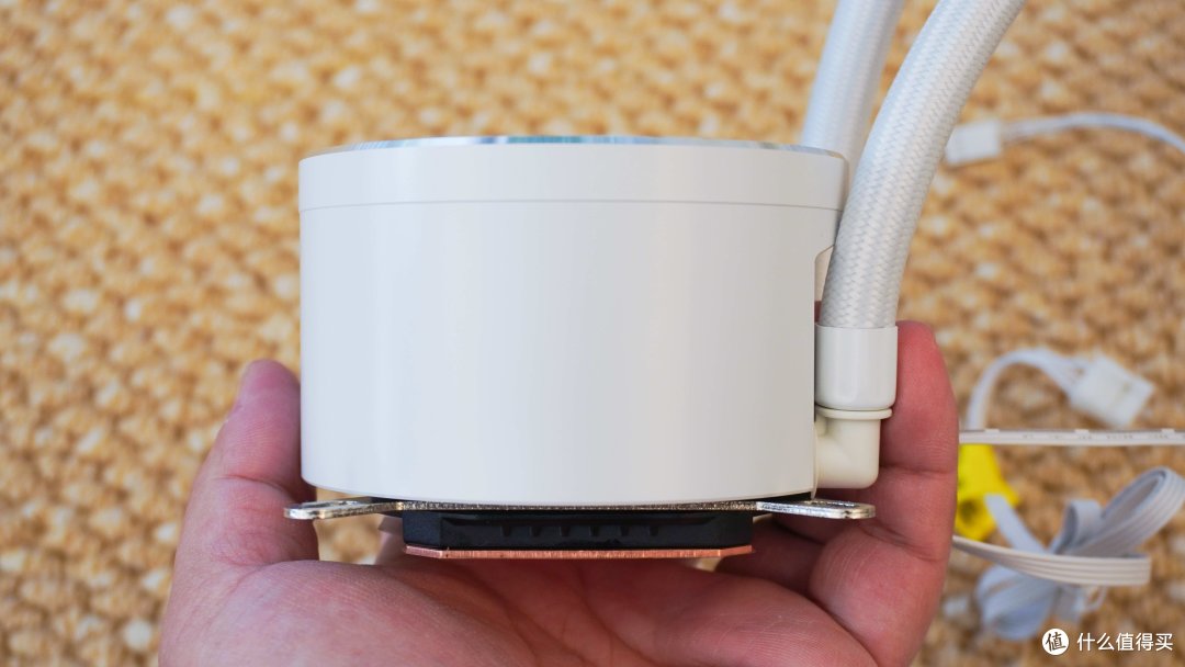 高性价比的平替款大屏LCD水冷：先马XW360-PLUS装机先睹为快！_散热器_什么值得买