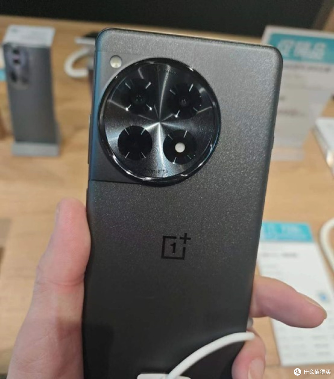 预算很相近！一加Ace3 16+1Tb和真我GT5Pro 12+256GB两台手机对比哪个好哪台更值得买？_安卓手机_什么值得买