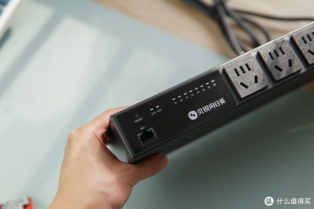 传统PDU已经过时了，智能PDU才真的好用，更安全，更智能_电气开关_什么值得买